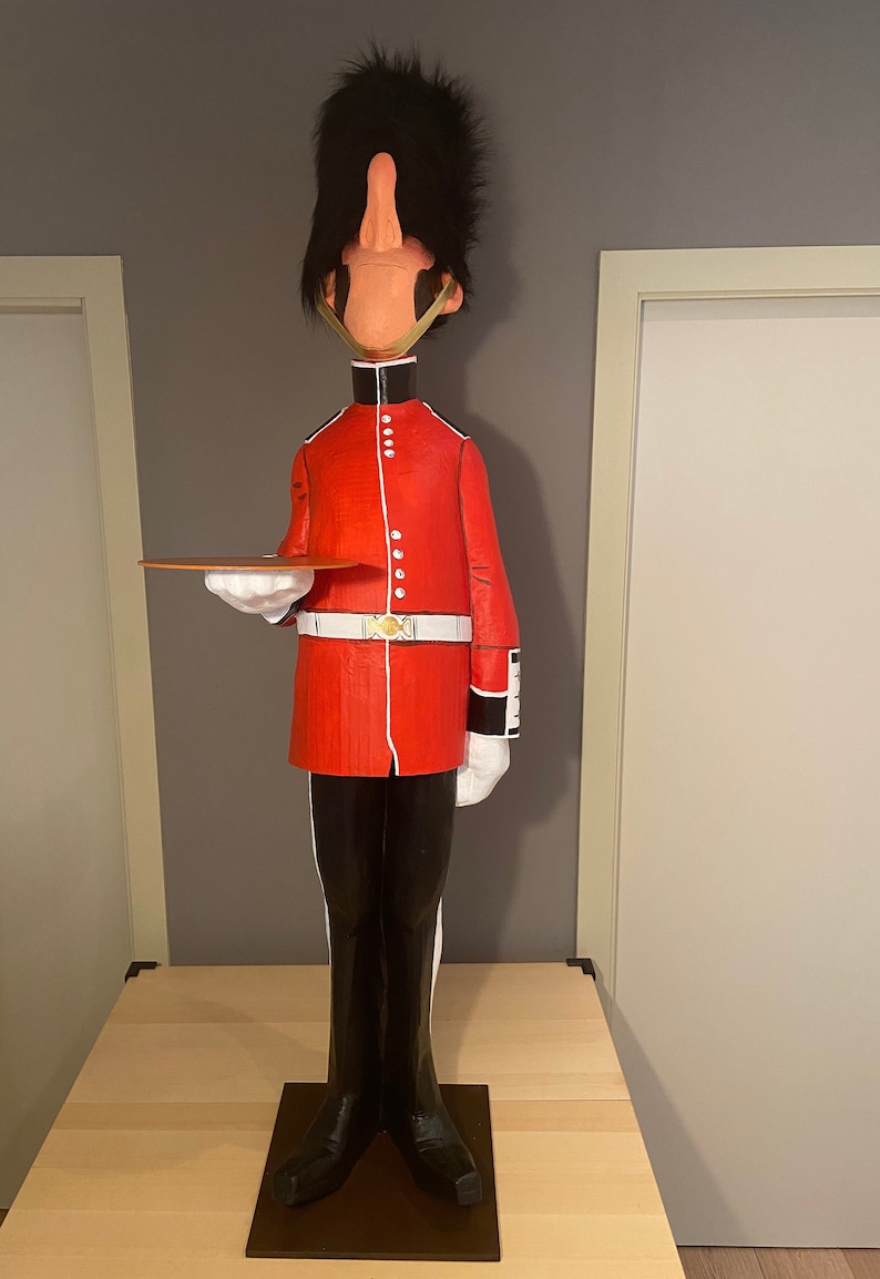 Britain's King's Guard, Buckingham Palace Guard Sculpture, Butler ...