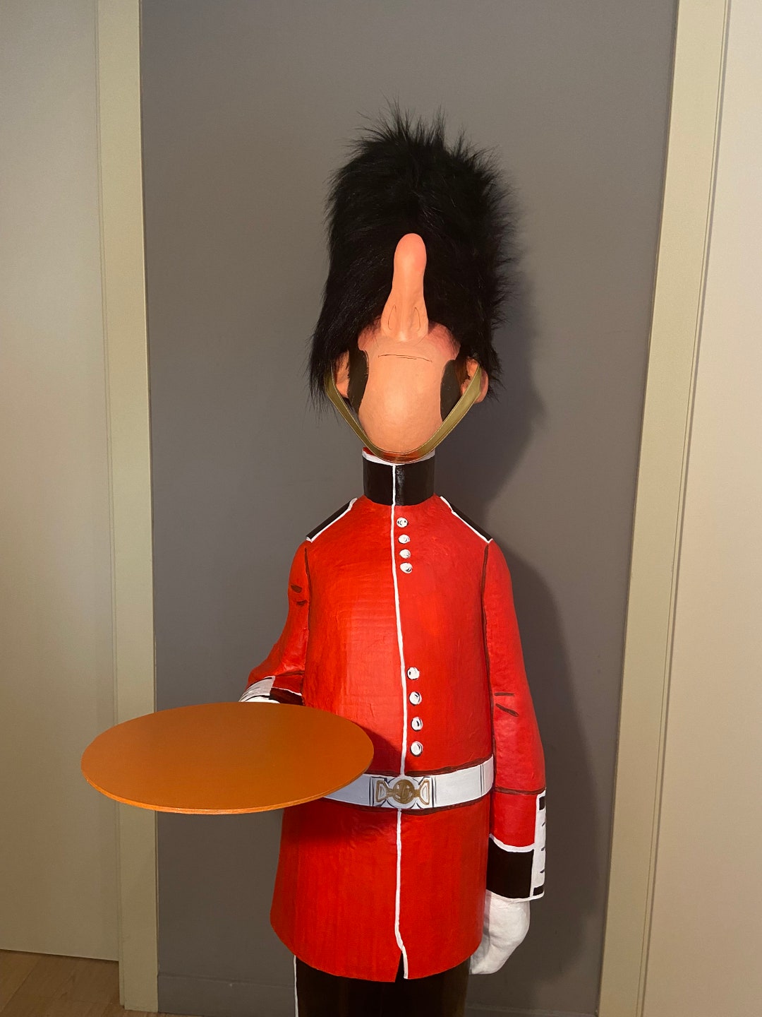 Britain's King's Guard, Buckingham Palace Guard Sculpture, Butler ...