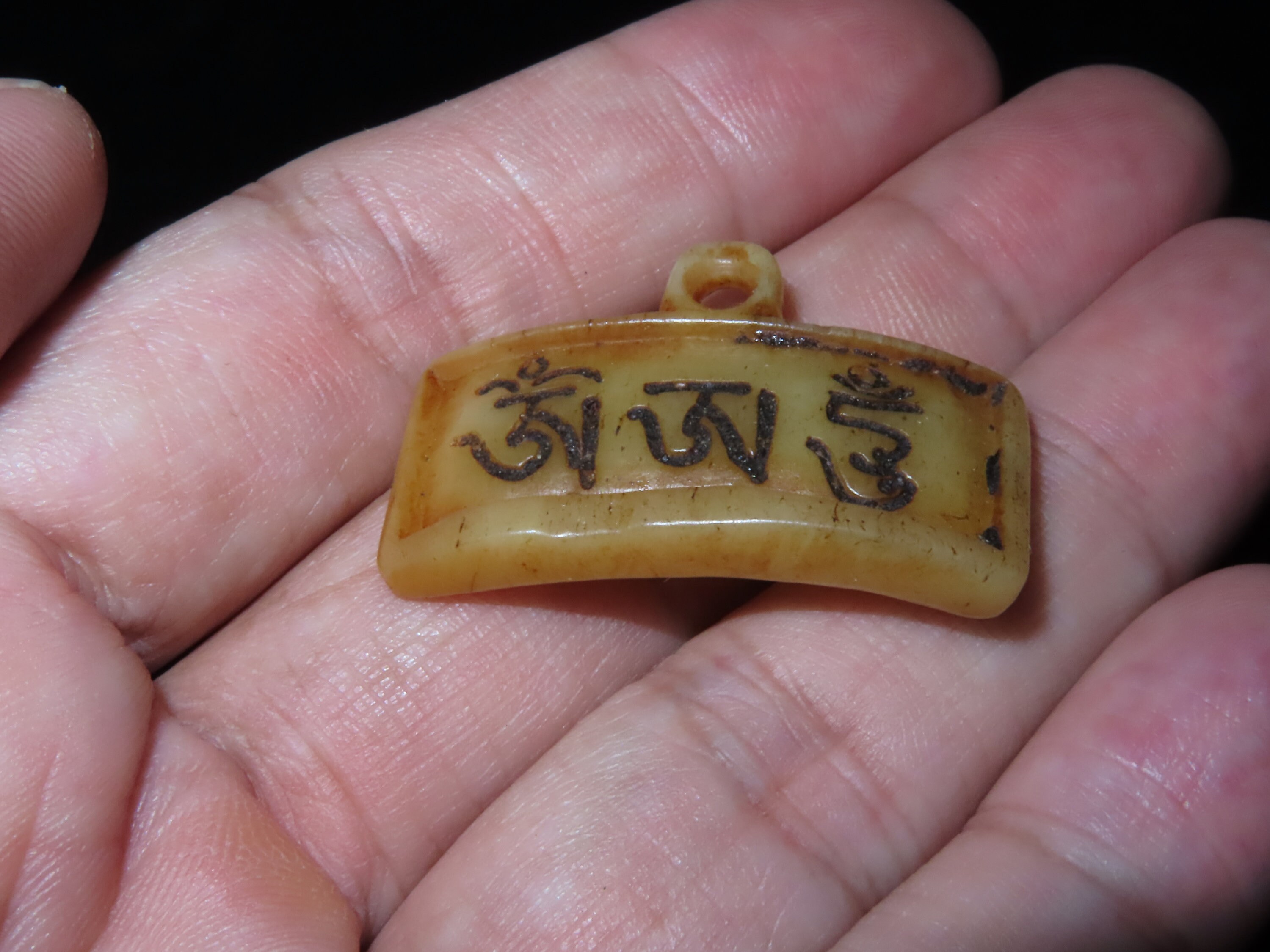 Nepal Tibet Buddhist Yak Bone Carved Om Mani Padme Hum Ornament ...