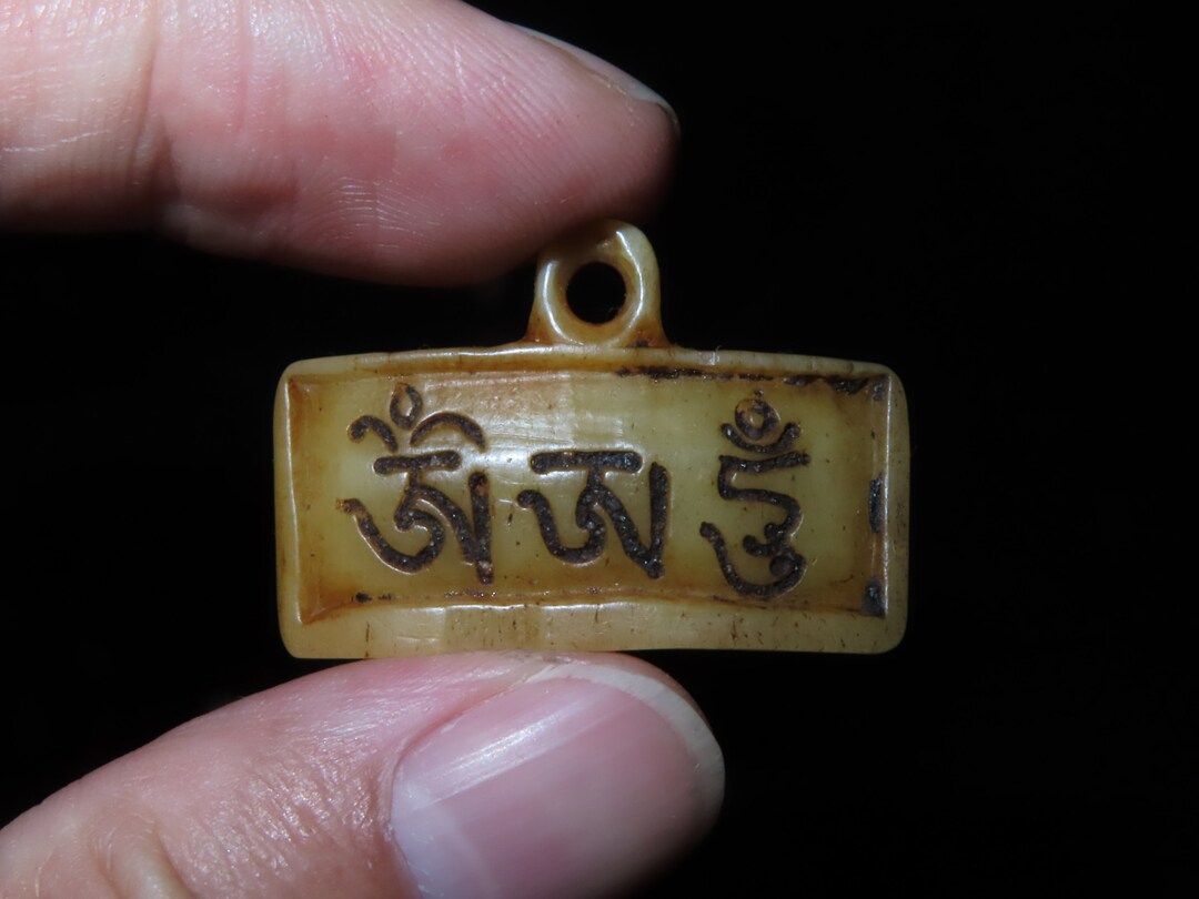 Nepal Tibet Buddhist Yak Bone Carved Om Mani Padme Hum Ornament ...