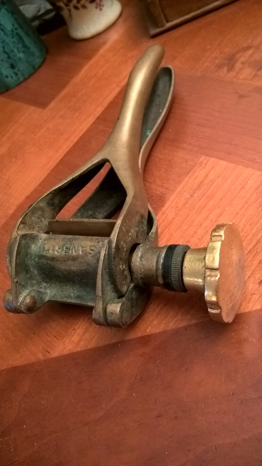 Bouchonneuse Ancienne,en Laiton,Marque SANBRI,Bouchonneuse à Bouteilles ...