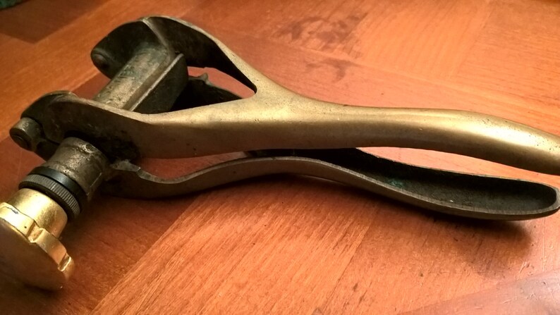 Bouchonneuse Ancienne,en Laiton,Marque SANBRI,Bouchonneuse à Bouteilles ...