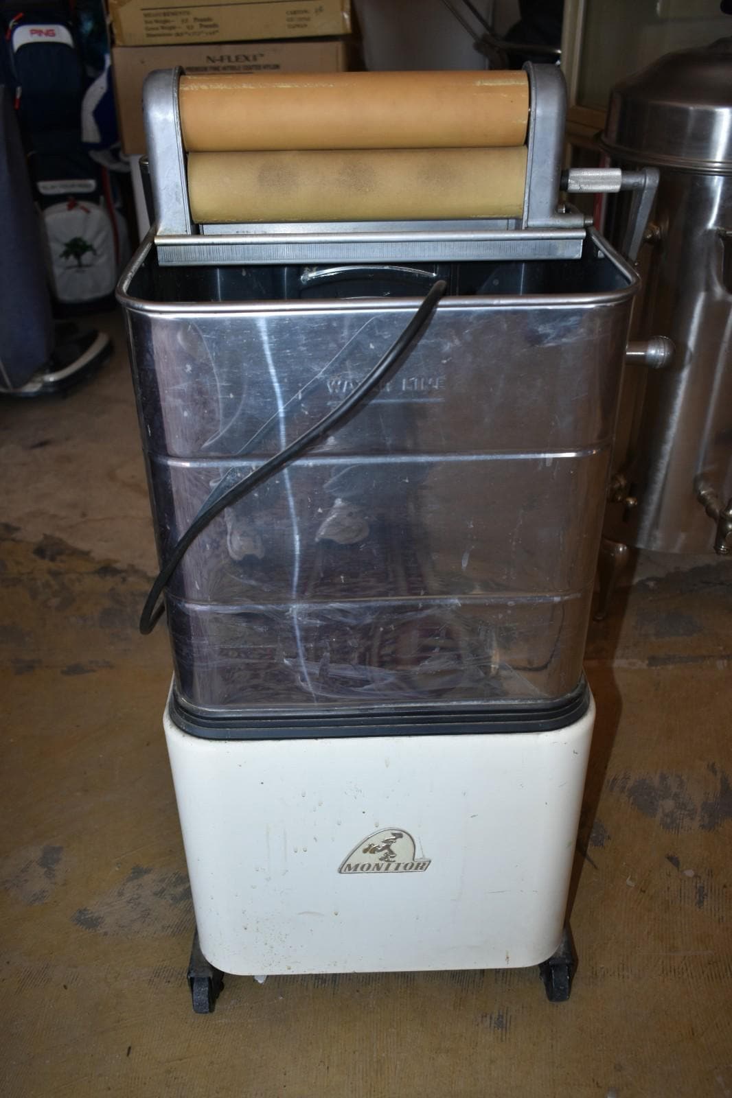 Vintage Monitor Wringer Washer Model 8165 1950s Rolling Electric ...