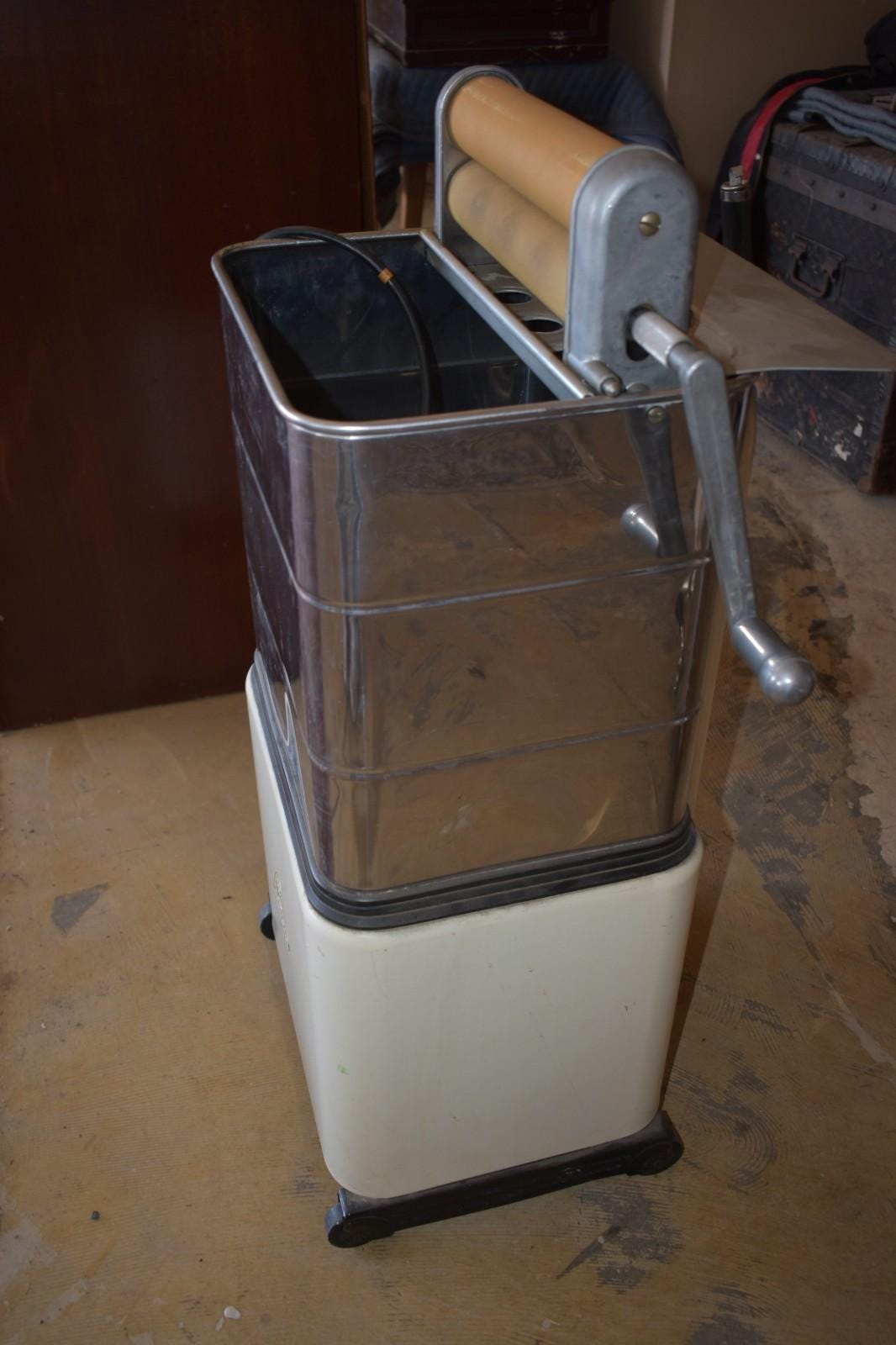 Vintage Monitor Wringer Washer Model 8165 1950s Rolling Electric ...