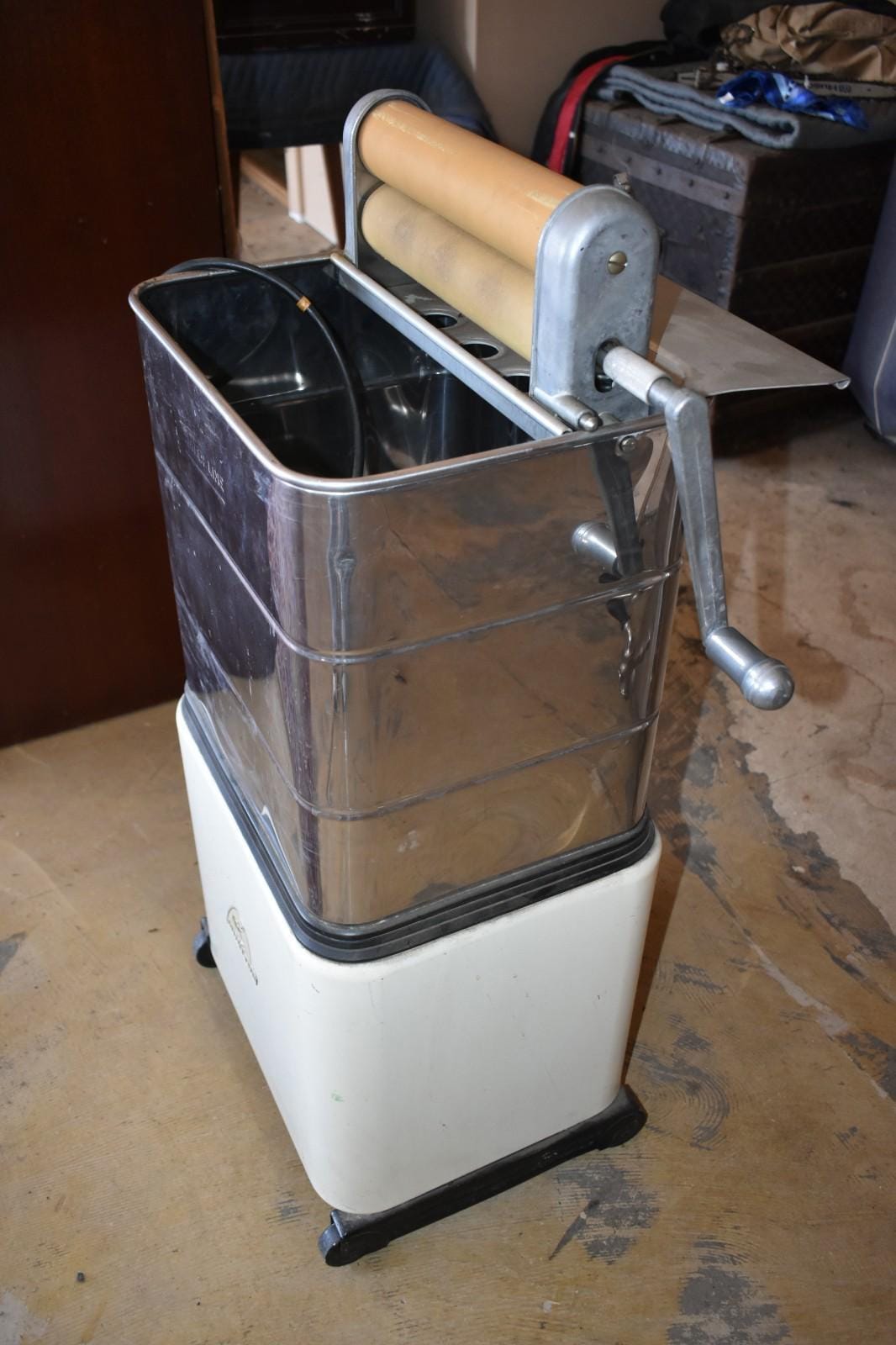 Vintage Monitor Wringer Washer Model 8165 1950s Rolling Electric ...