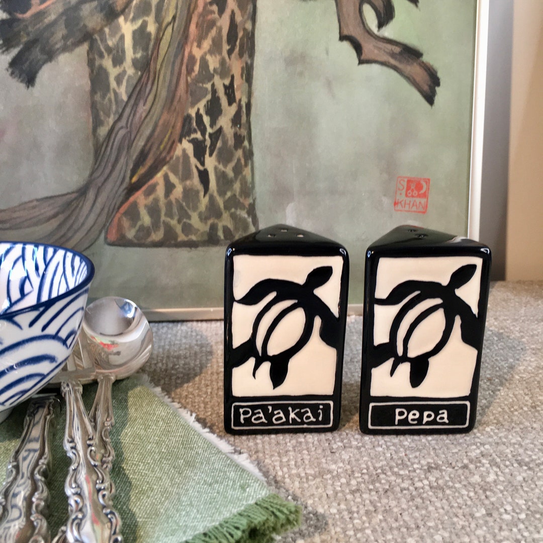 LEE CERAMICS HAWAII Salt and Pepper Shakers, Black and White Sea Turtle ...