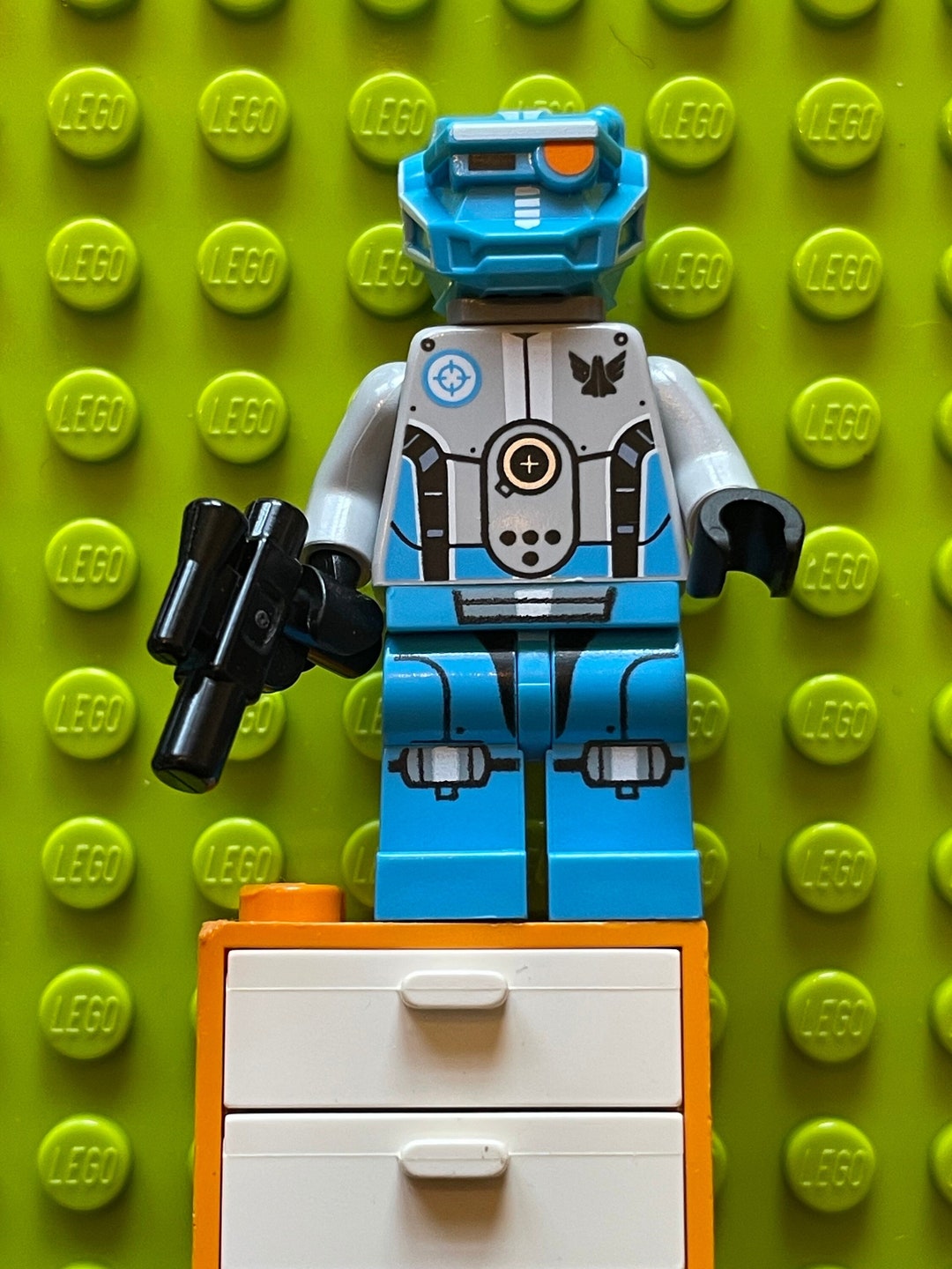 Lego MINIFIGURE Vintage Dark Azure Robot Sidekick Glutton of the Galaxy ...