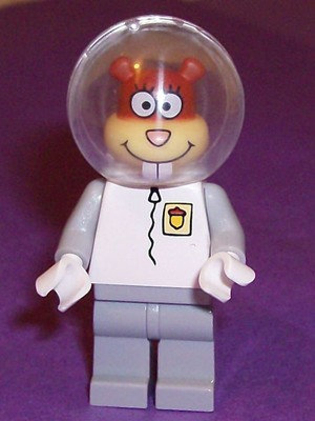 Lego MINIFIGURE Spongebob - Sandy Cheeks - Light Bluish Gray Legs ...