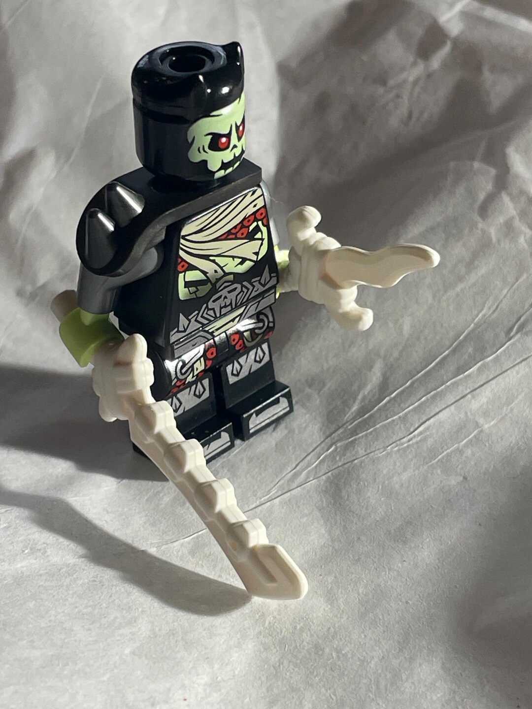 Lego MINIFIGURE Undead Bone Warrior Armor W/ Spikes, Green Ribs, Silver ...