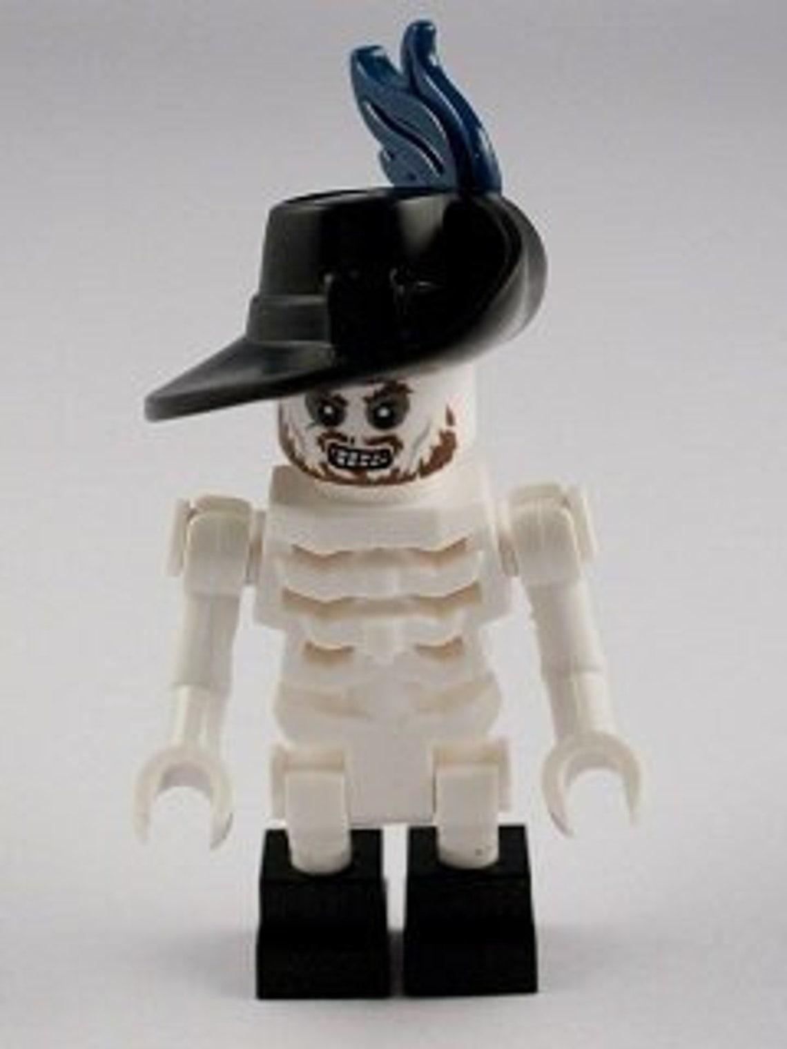 Lego MINIFIGURE Hector Skeleton Barbossa /w Plume Feather Hat Pirates ...
