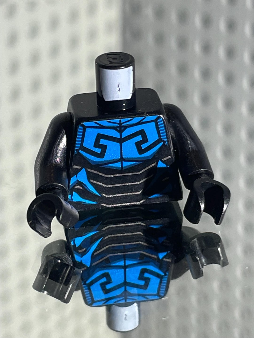 Lego Blue Beetle Torso Batman Armor With Insect Scales and Blue Beetle ...