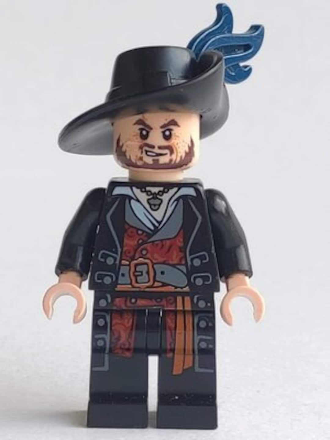 Lego MINIFIGURE Hector Barbossa /W Musketeer Plume Feather Hat Pirates ...