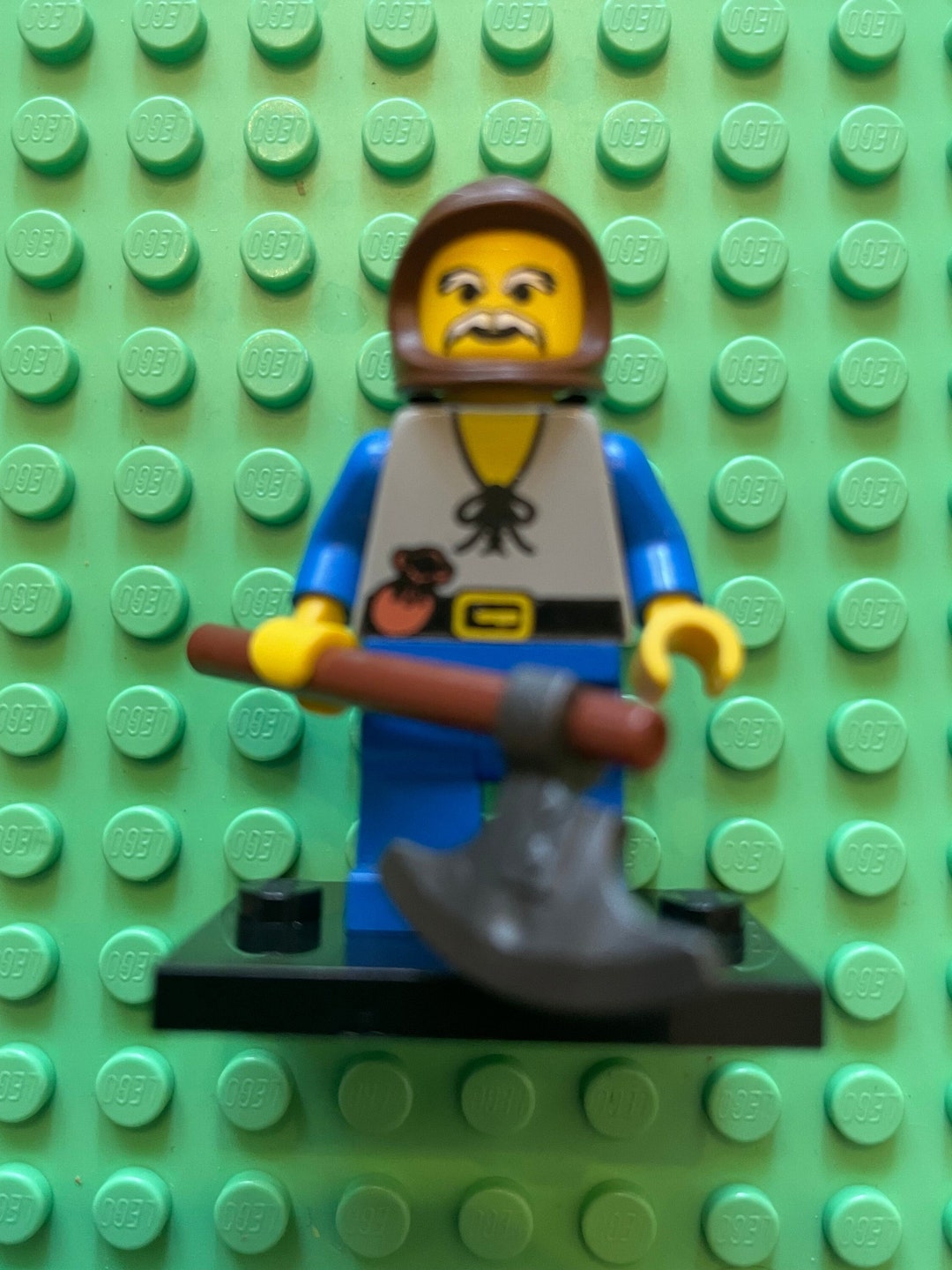 Lego MINIFIGURE Kingdom Vintage Old Man Peasant - Blue Legs, Brown Hood ...