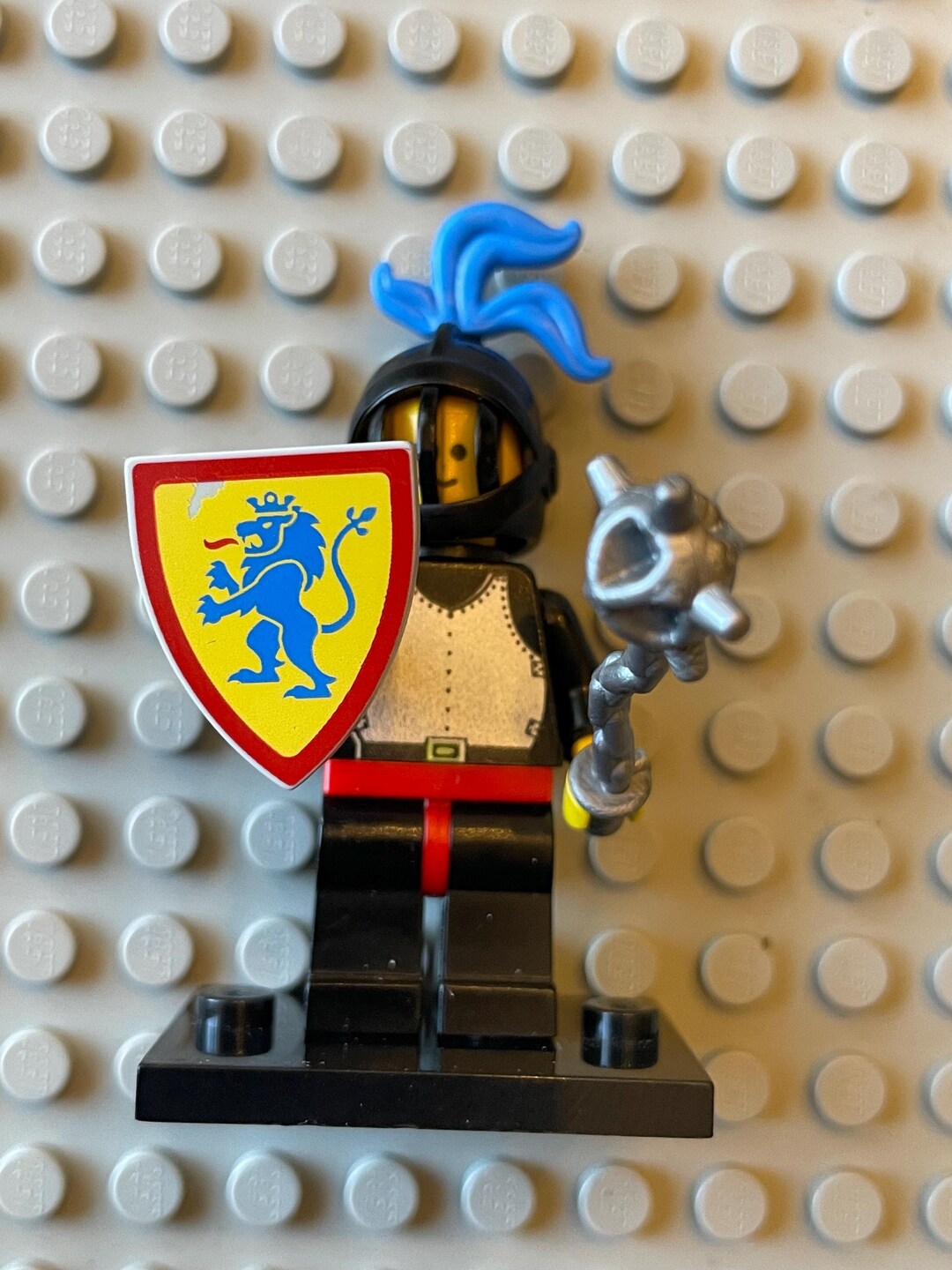 Lego Vintage MINIFIGURE Classic Knight Breastplate - Black, Black Legs ...