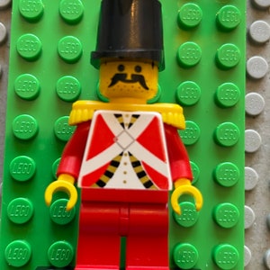 Lego MINIFIGURE Classic Vintage Imperial Guard Red Legs With Yellow ...