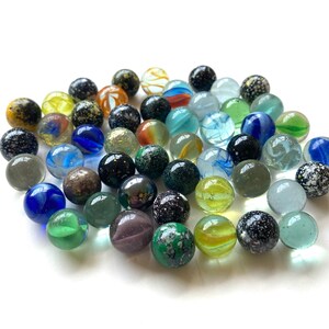 50 Vintage Peewee Marbles, 1/2 Small Glass Marbles Mix, Lot of Pee Wees ...