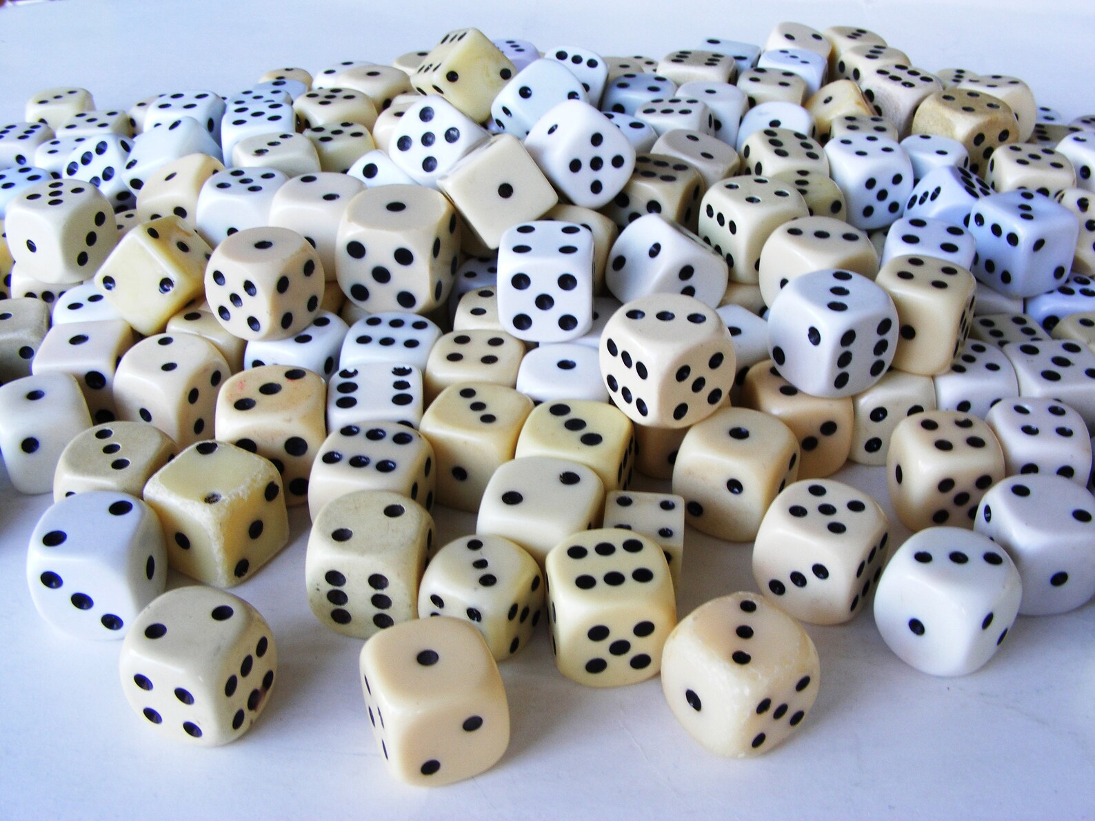 50 White Dice, Bulk Dice, Plastic Dice Mix, Vintage Game Pieces ...