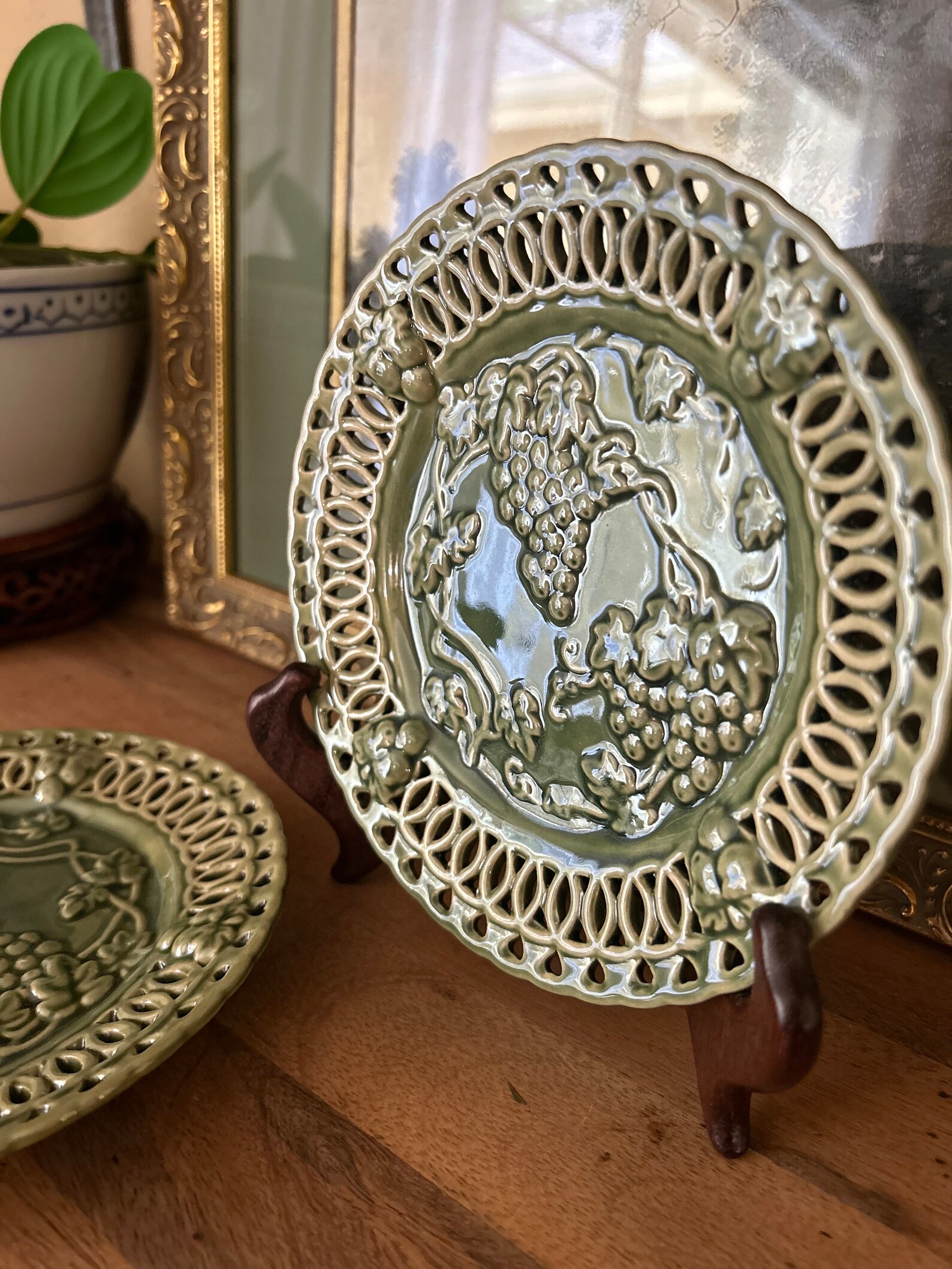 Grapecluster Plates, Scallop Edge Plate, Botanical Plate, Grape Plates ...