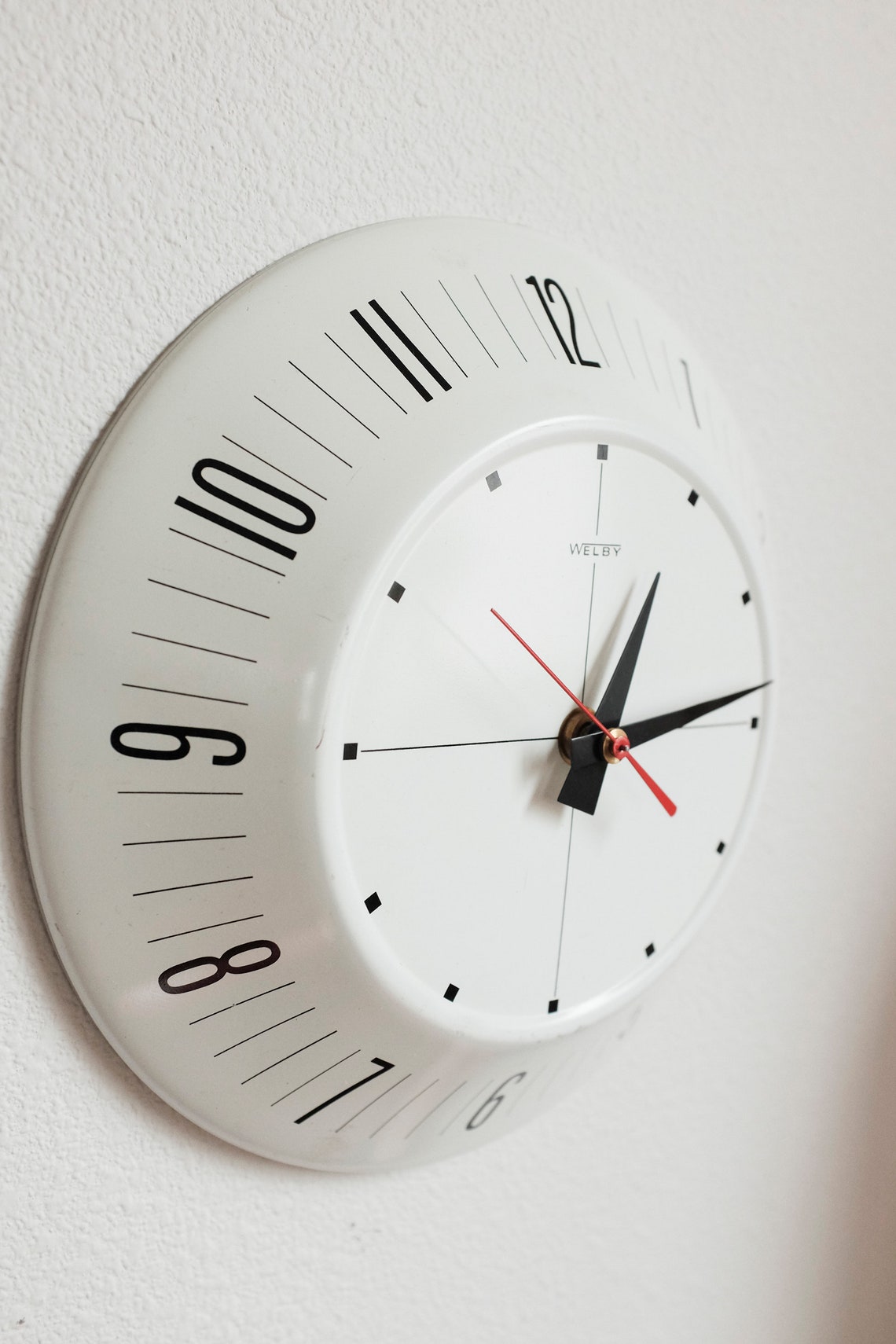 Welby Wall Clock / Circle Hanging Wall Clock / White Wall - Etsy