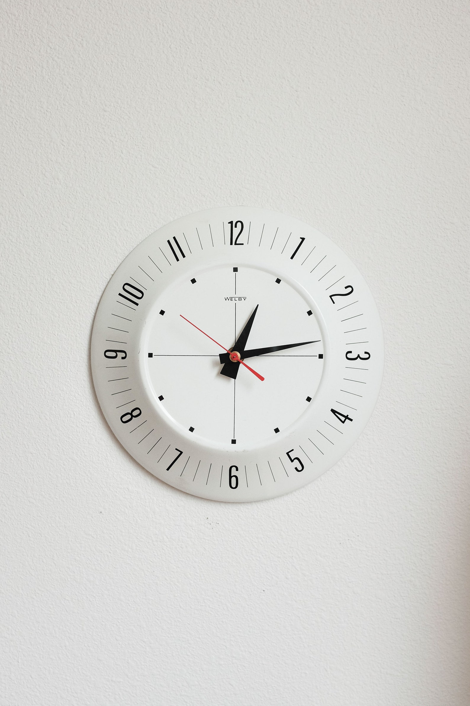 Welby Wall Clock / Circle Hanging Wall Clock / White Wall | Etsy