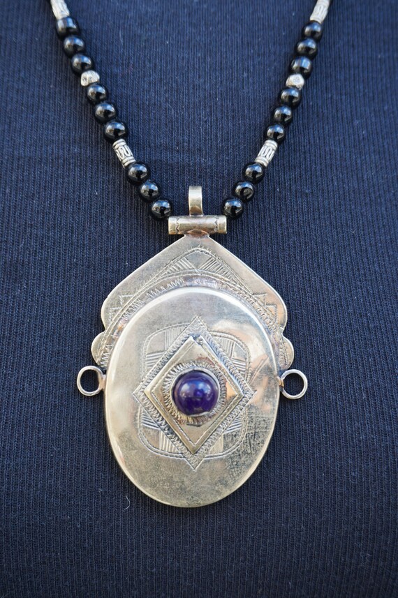 Tuareg pendant. Ethnic pendant. Tuareg Amulet - Gem