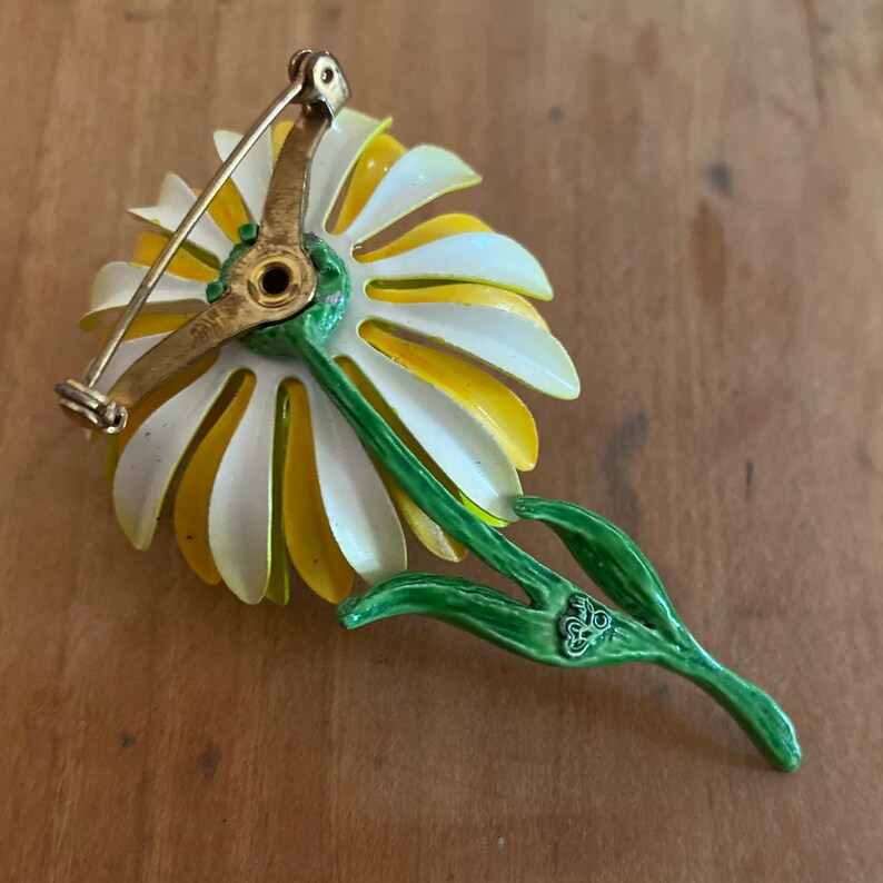 HEDY Vintage Enamel Flower Daisy Brooch Pin, Vintage MCM - Etsy