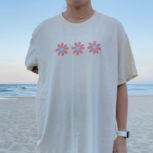 Ivory Daisy Tee | Comfort Colors Floral T-shirt | Aesthetic Summer T ...