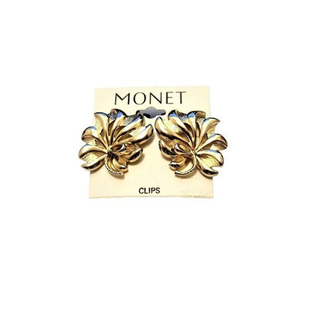 Monet Flower Wave Rib Petals Clip on Earrings Gold Tone Vintage 1940s ...