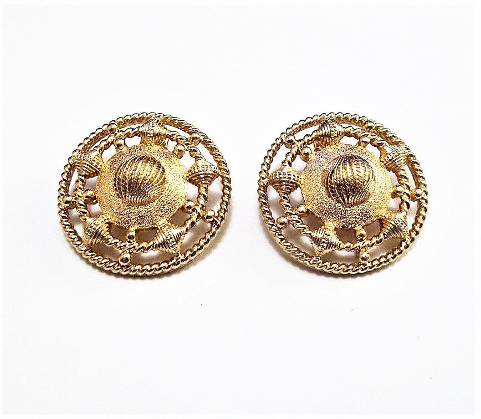 Monet Sea Shell Florentine Runway Clip on Earrings Gold Tone Vintage ...
