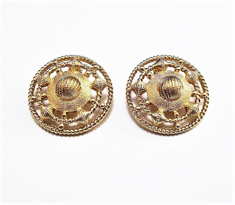 Monet Sea Shell Florentine Runway Clip on Earrings Gold Tone Vintage ...