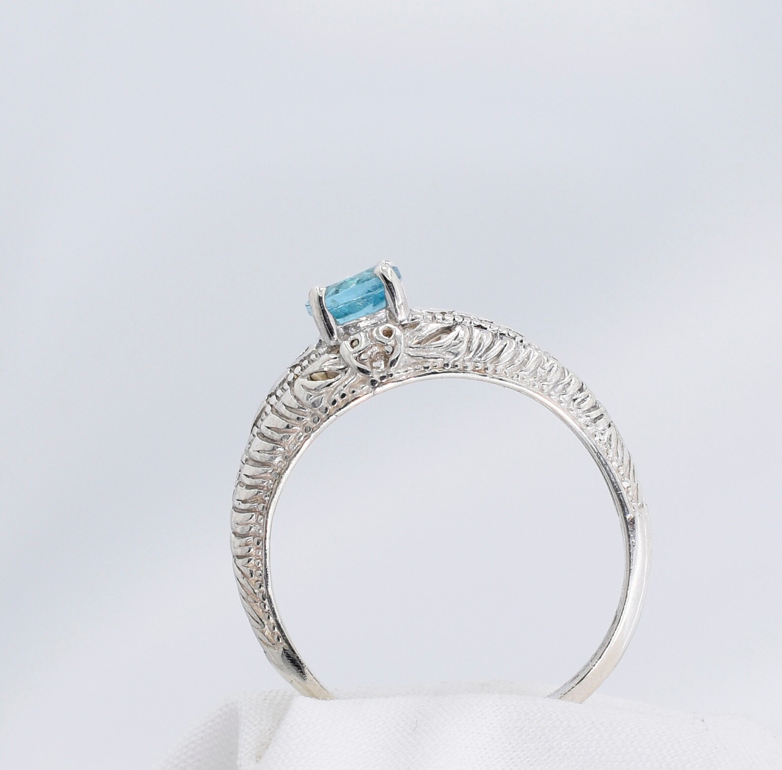 Apatite Ring Genuine Gemstone 5mm Round .60ct Set in 925 - Etsy