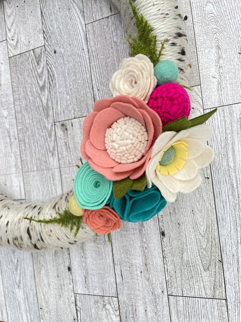 Felt Flower Door Wreath for Spring and Summer.modern Spring Wreath ...