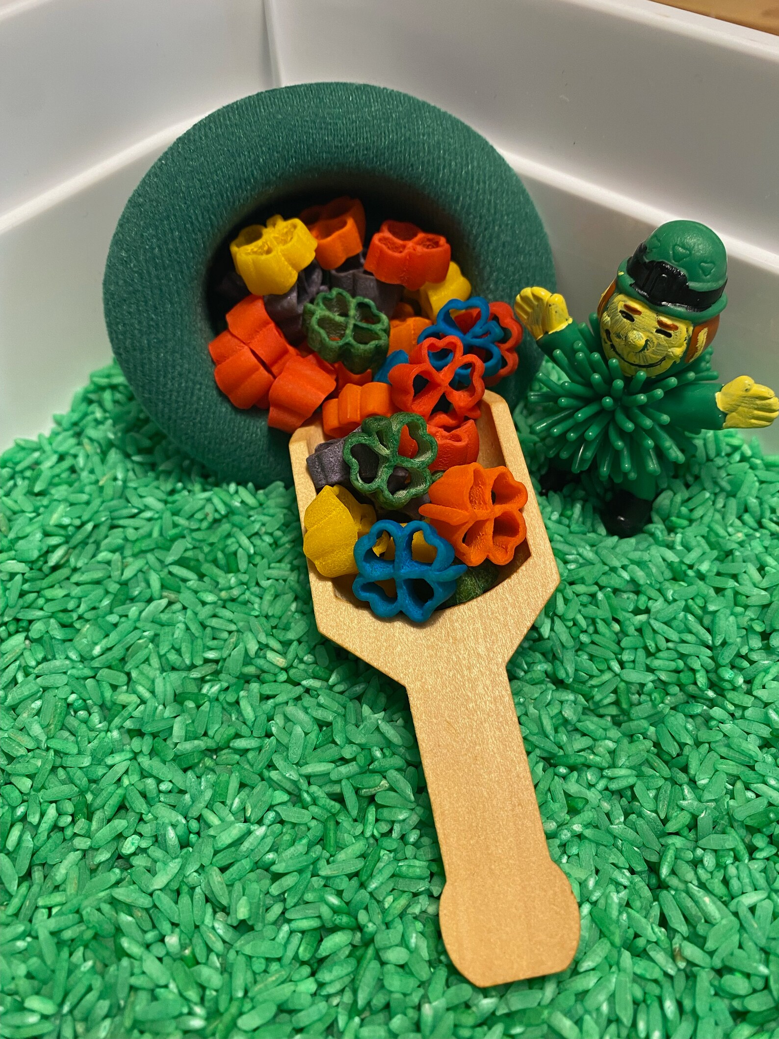 St. Patrick's Day Sensory Bin, Lucky Leprechaun Sensory Rice Kit ...