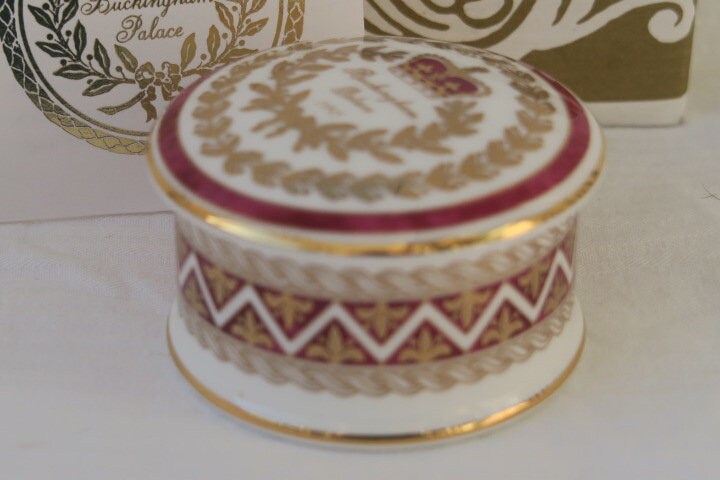 Buckingham Palace Royal Collection Trinket Box 1995 , Boxed Bone China ... Buckingham Palace Royal Collection Trinket Box 1995 , Boxed Bone China ...
