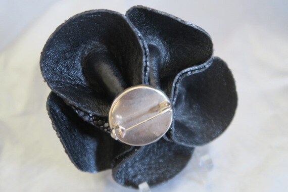 Shagreen Stingray Fish Skin Black Brooch Flower Shaped - Gem