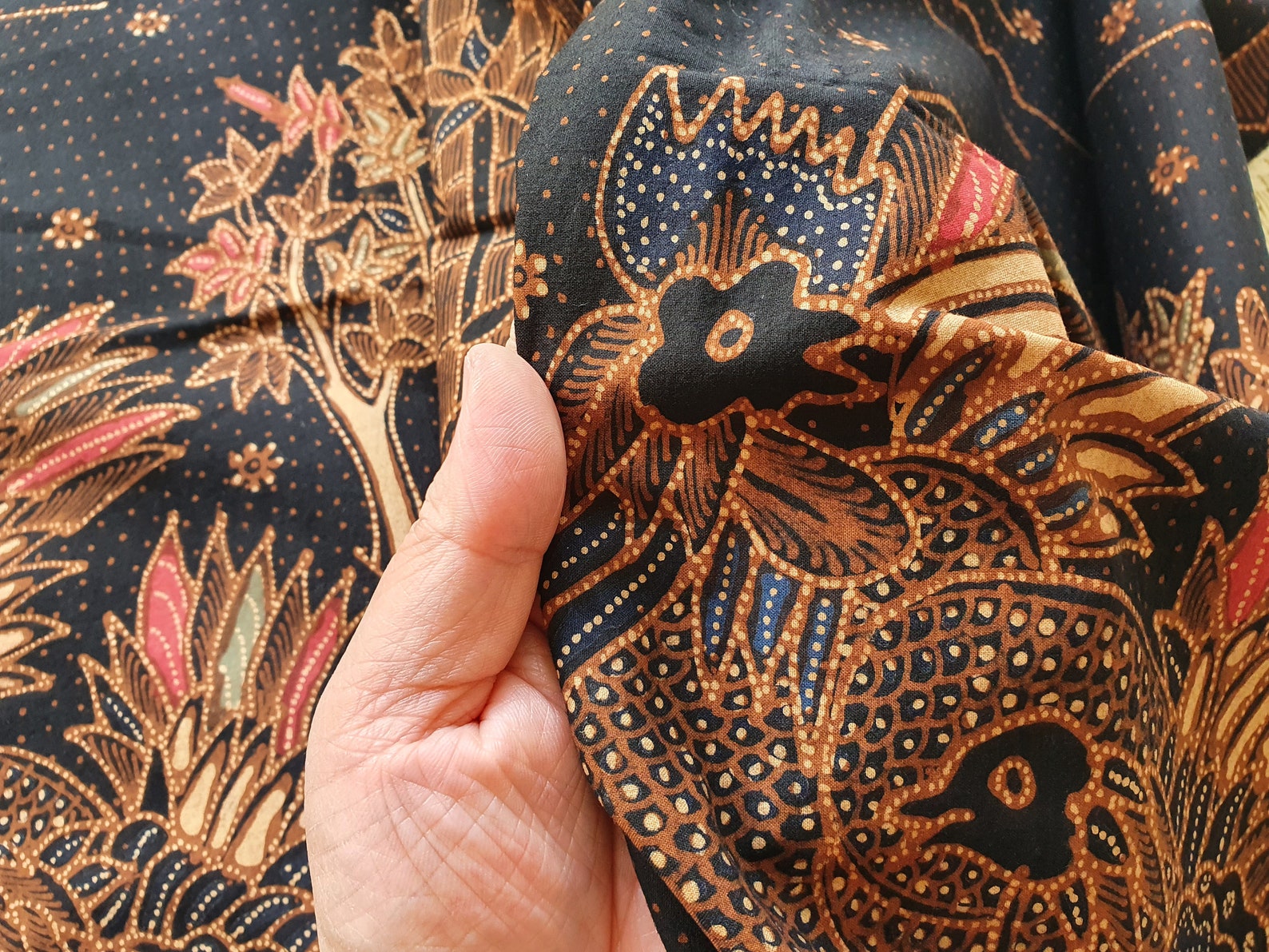 Traditional Javanese Batik Sarong, Indonesian Fabric Hand Drawn Batik ...