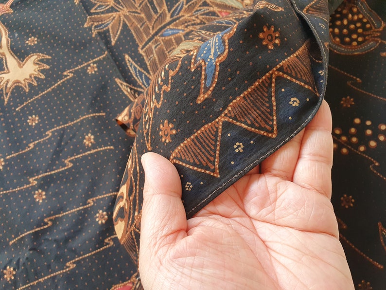 Traditional Javanese Batik Sarong, Indonesian Fabric Hand Drawn Batik ...