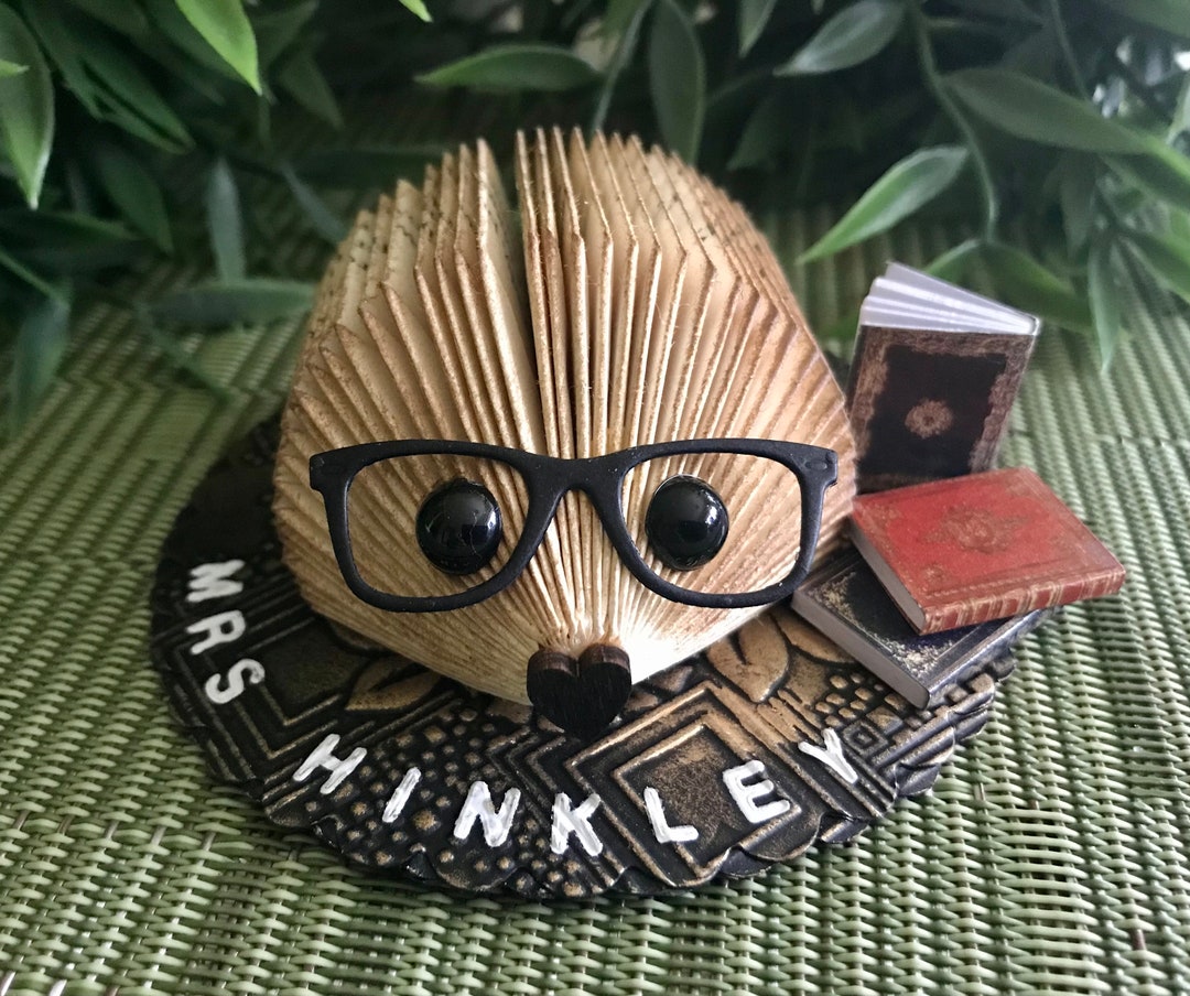 Small Personalised Library Hedgehog / Teacher’s Gift - Etsy UK