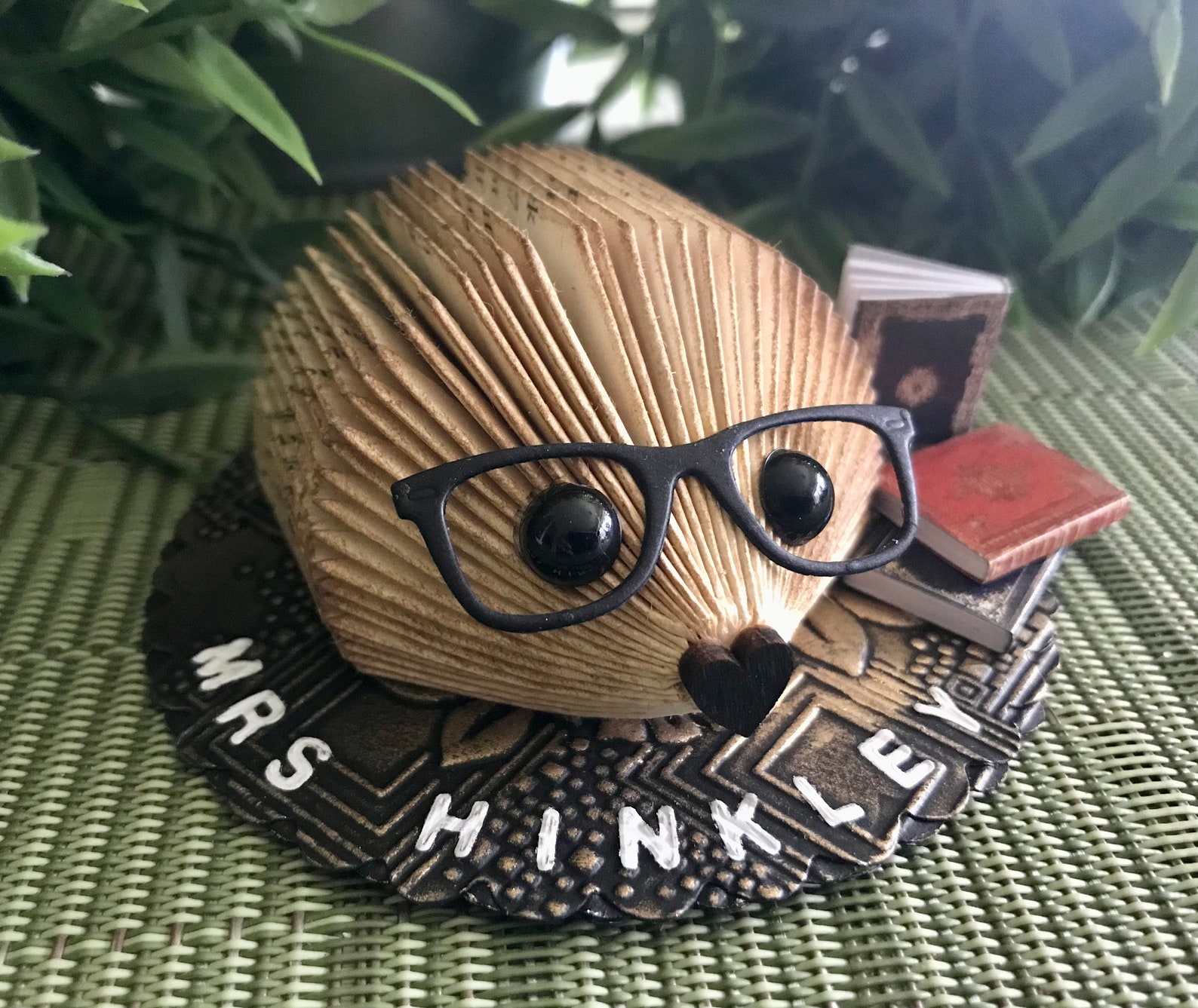 Small Personalised Library Hedgehog / Teachers Gift - Etsy UK
