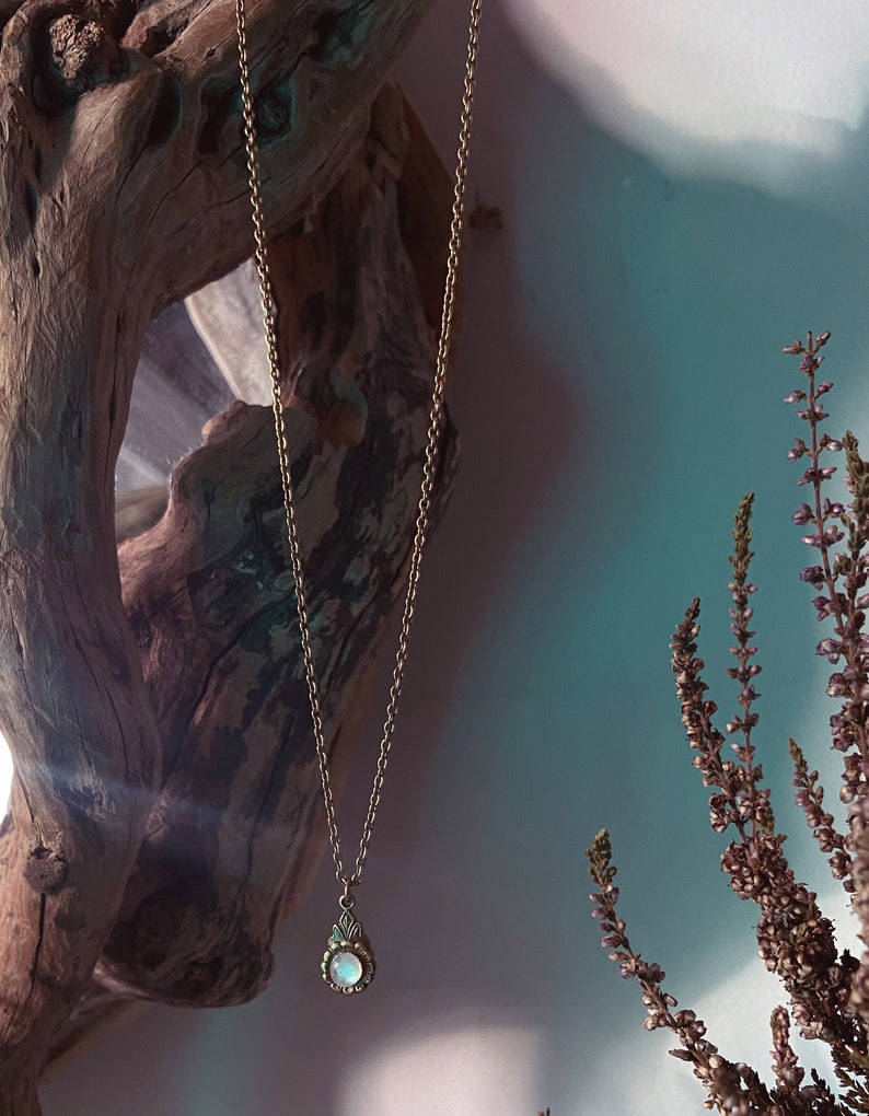 Arabella - Antique Gold Moonstone Necklace - Gold Rainbow Moonstone ...