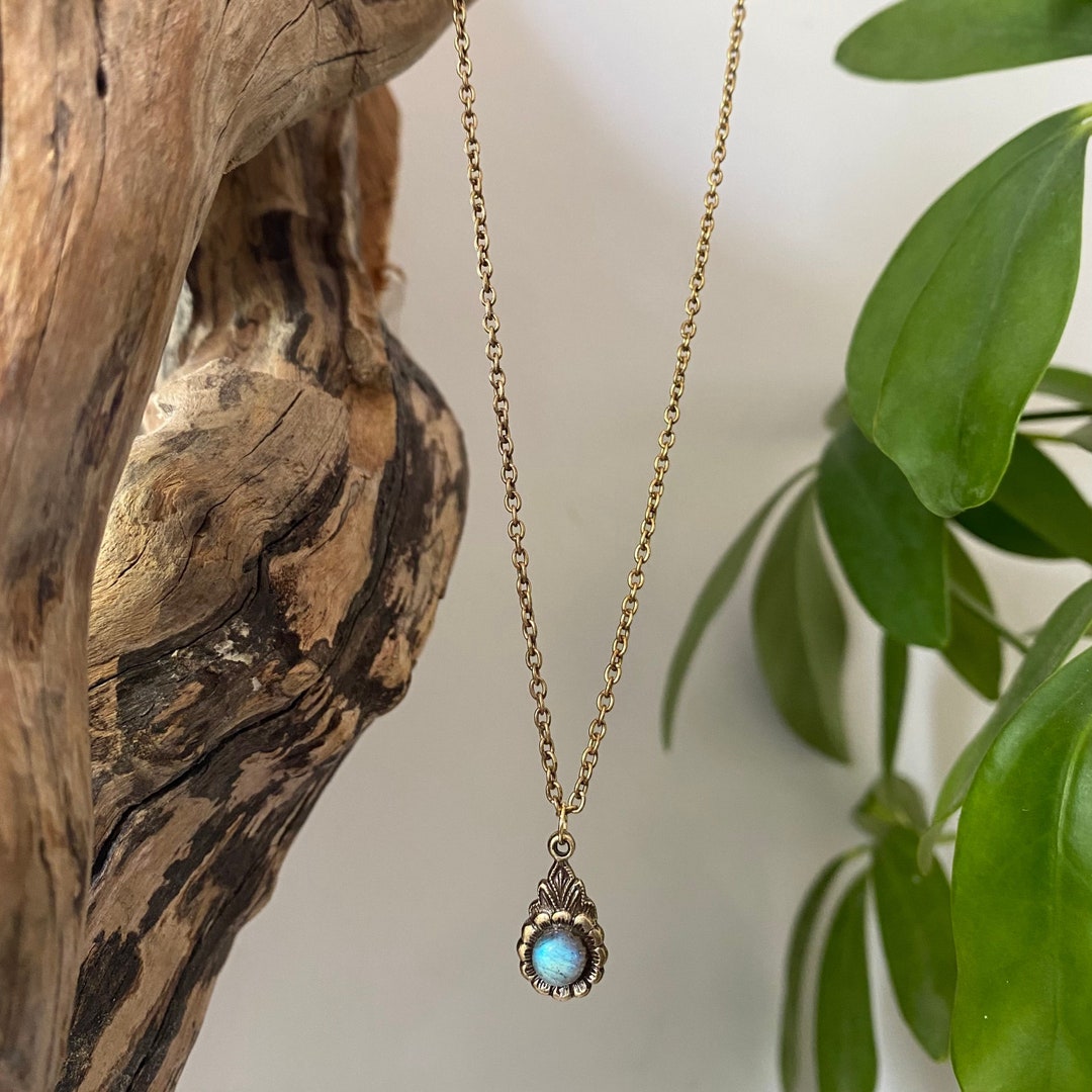 Arabella - Antique Gold Labradorite Necklace - Gold Labradorite ...
