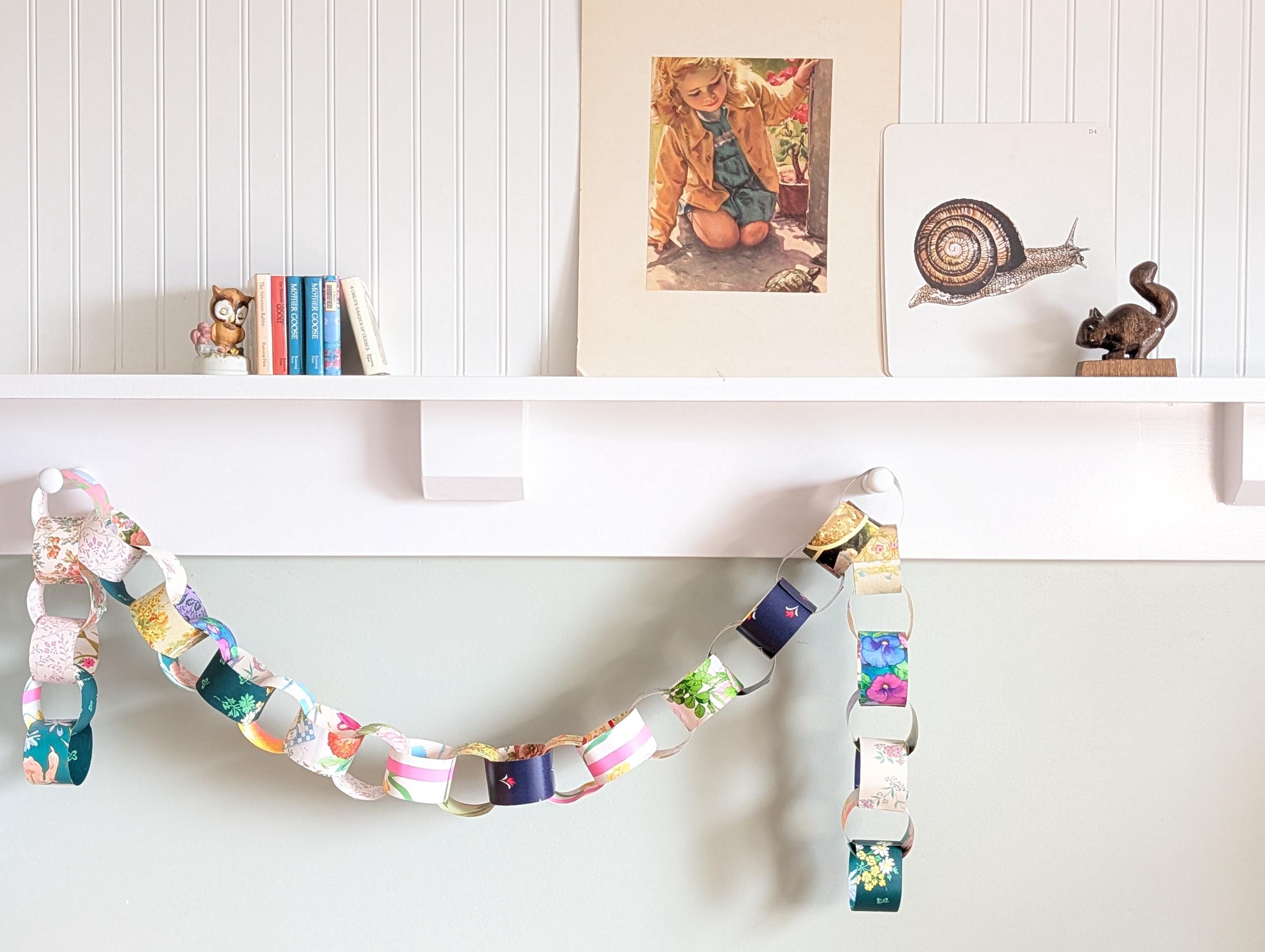 Double Sided Baby Paper Chain Kit, Vintage Wrapping Paper, 31 Chains ...