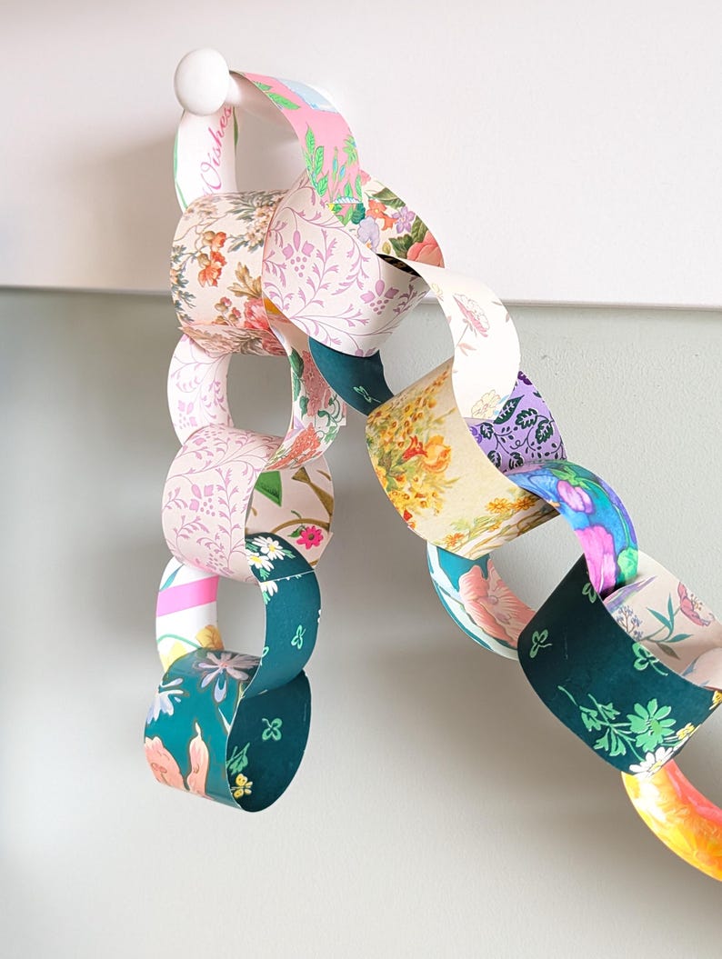 Double Sided Floral Wrapping Paper Chain Kit, 31 Chains & Number ...