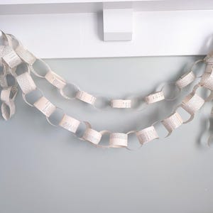 Vintage Book Paper Chain Kit, 31 Chains and 31 Number Stickers to Count ...