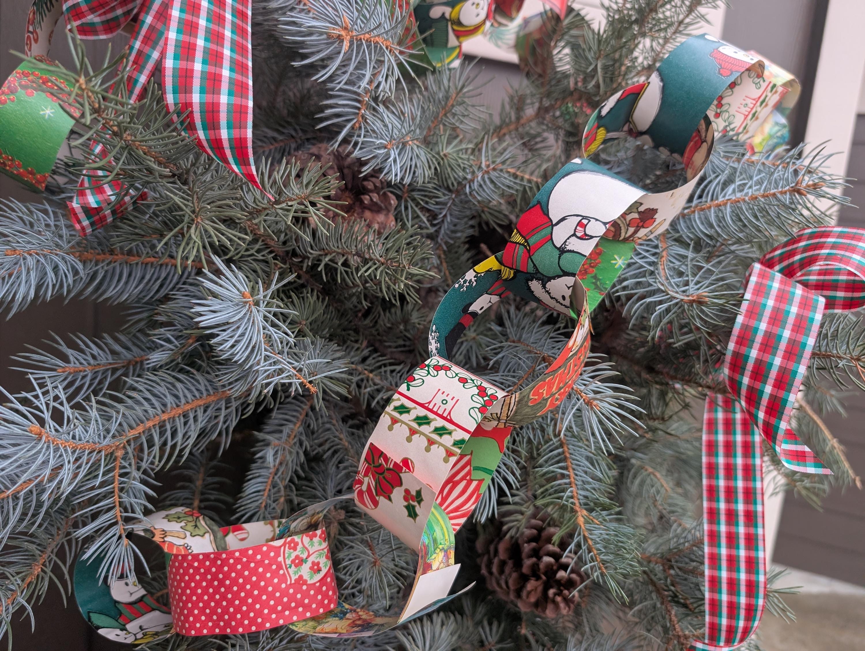 Double Sided Christmas Paper Chain Kit, Floral or Christmas Vintage ...