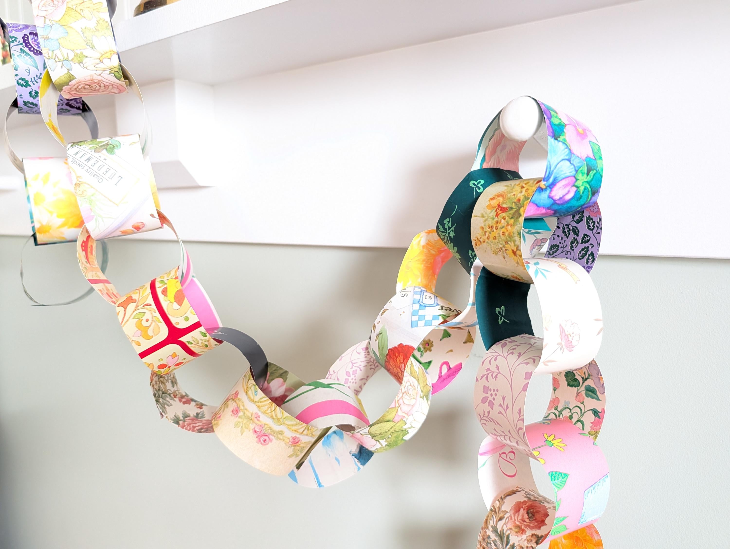 Double Sided Baby Paper Chain Kit, Vintage Wrapping Paper, 31 Chains ...