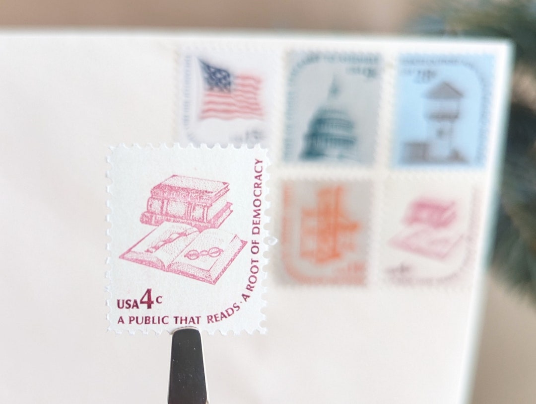10 A Public That Reads A Root of Democracy Stamps, 1977 Unused Postage ...