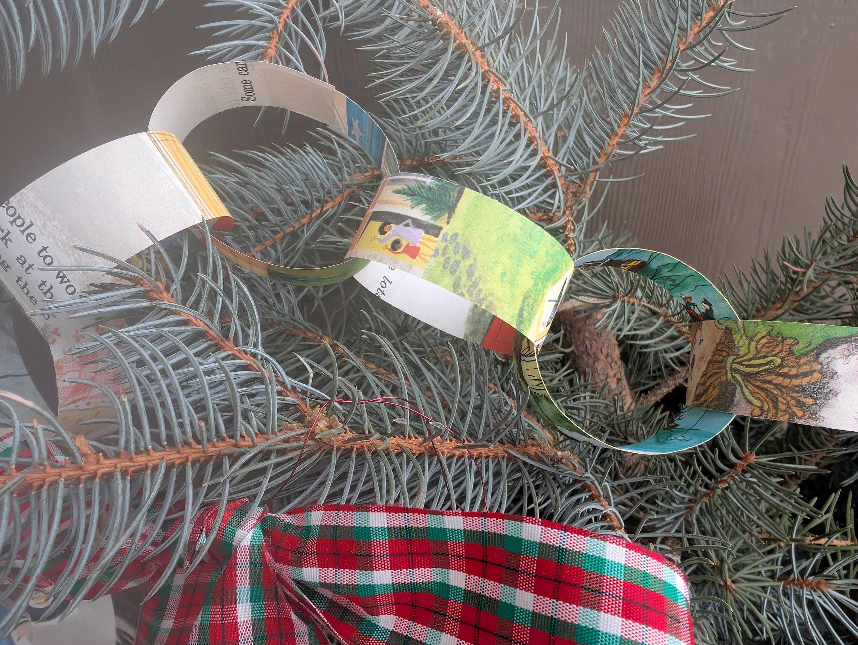 Golden Book Paper Chain Kit, 31 Chains and 31 Number Stickers to Count ...