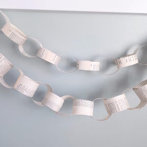 Vintage Book Paper Chain Kit, 31 Chains and 31 Number Stickers to Count ...