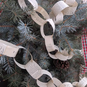Vintage Book Paper Chain Kit, 31 Chains and 31 Number Stickers to Count ...